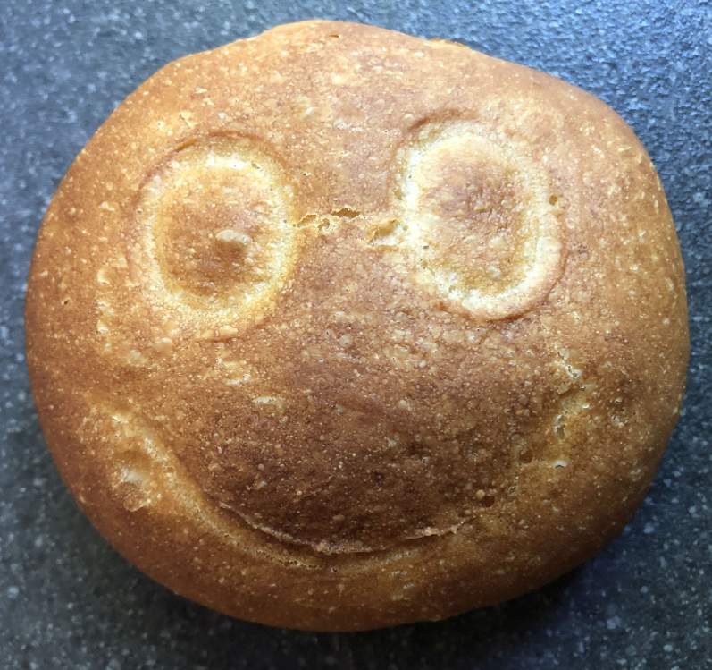 Solve The smiling face jigsaw puzzle online with 9 pieces