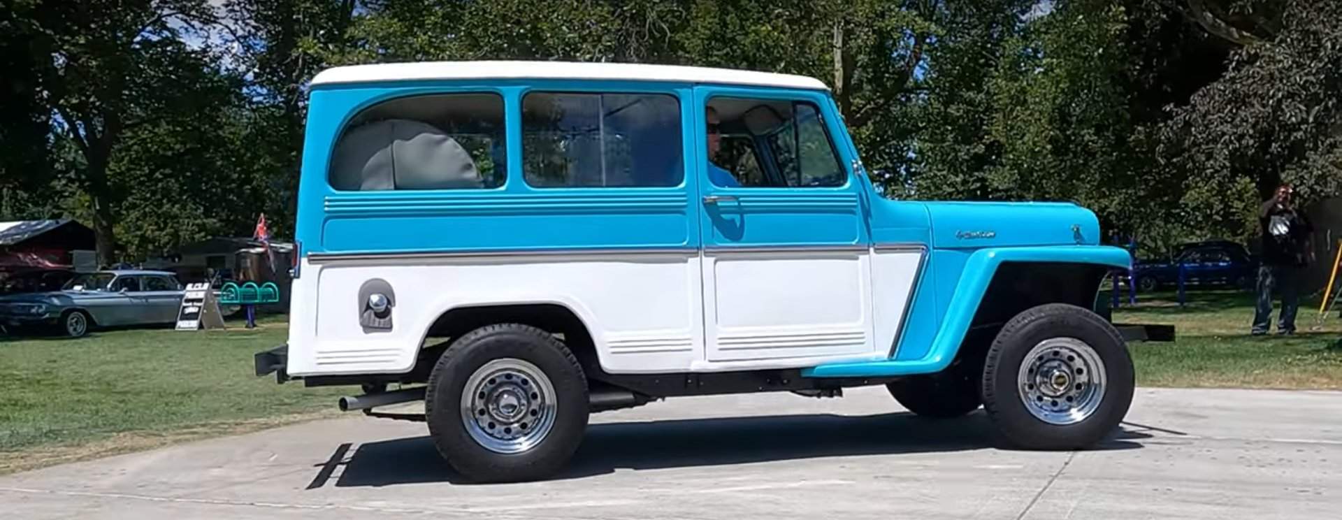 Solve '63 Willys Station Wagon jigsaw puzzle online with 160 pieces