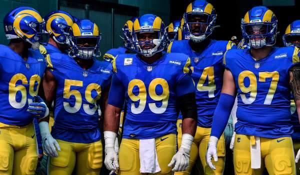 Solve LA Rams jigsaw puzzle online with 60 pieces