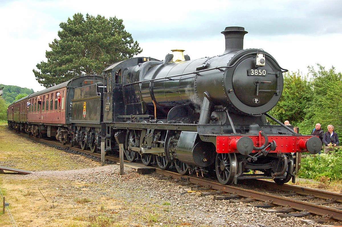 Solve GWR 28xx Class 2-8-0 3850. jigsaw puzzle online with 70 pieces
