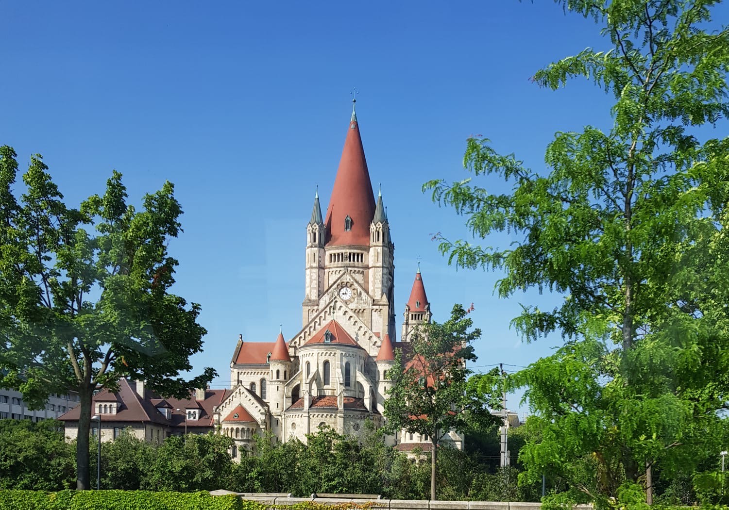 Solve Vienna jigsaw puzzle online with 176 pieces