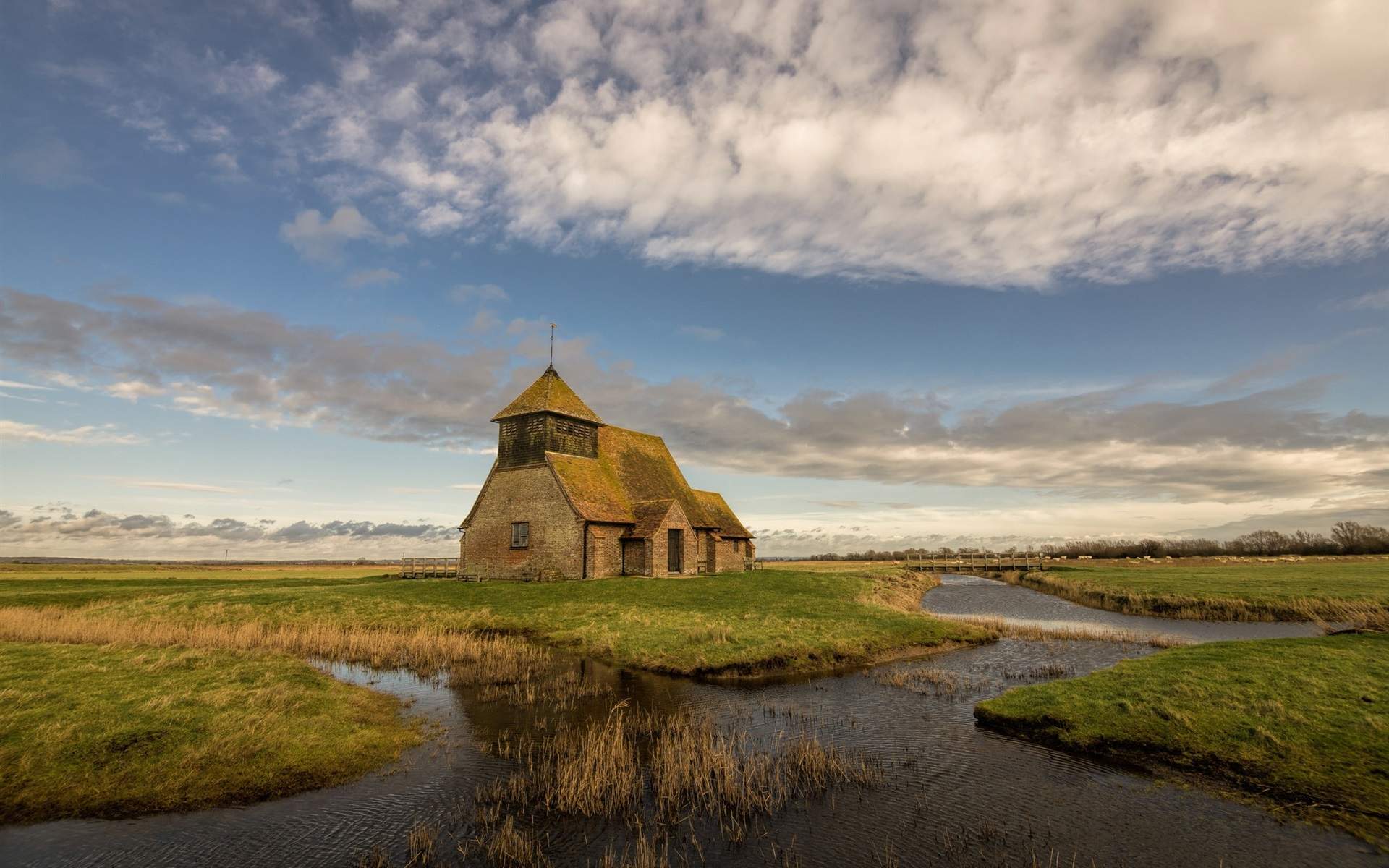 Solve England-Romney-Marsh-church jigsaw puzzle online with 160 pieces