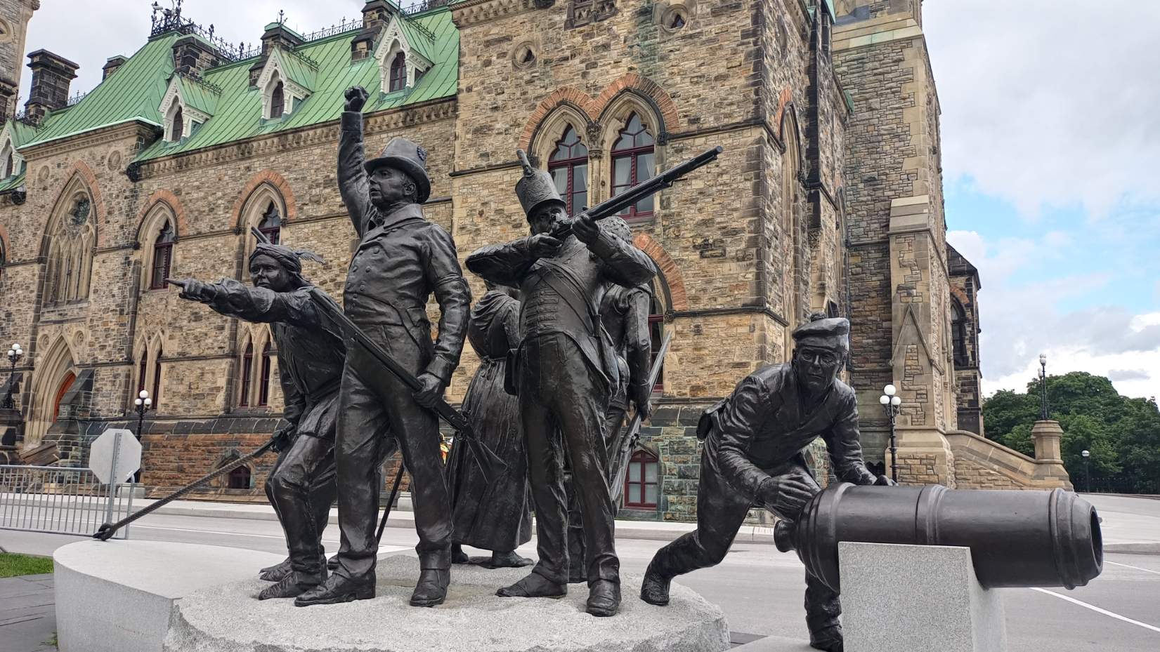 Solve War of 1812 Statue jigsaw puzzle online with 180 pieces