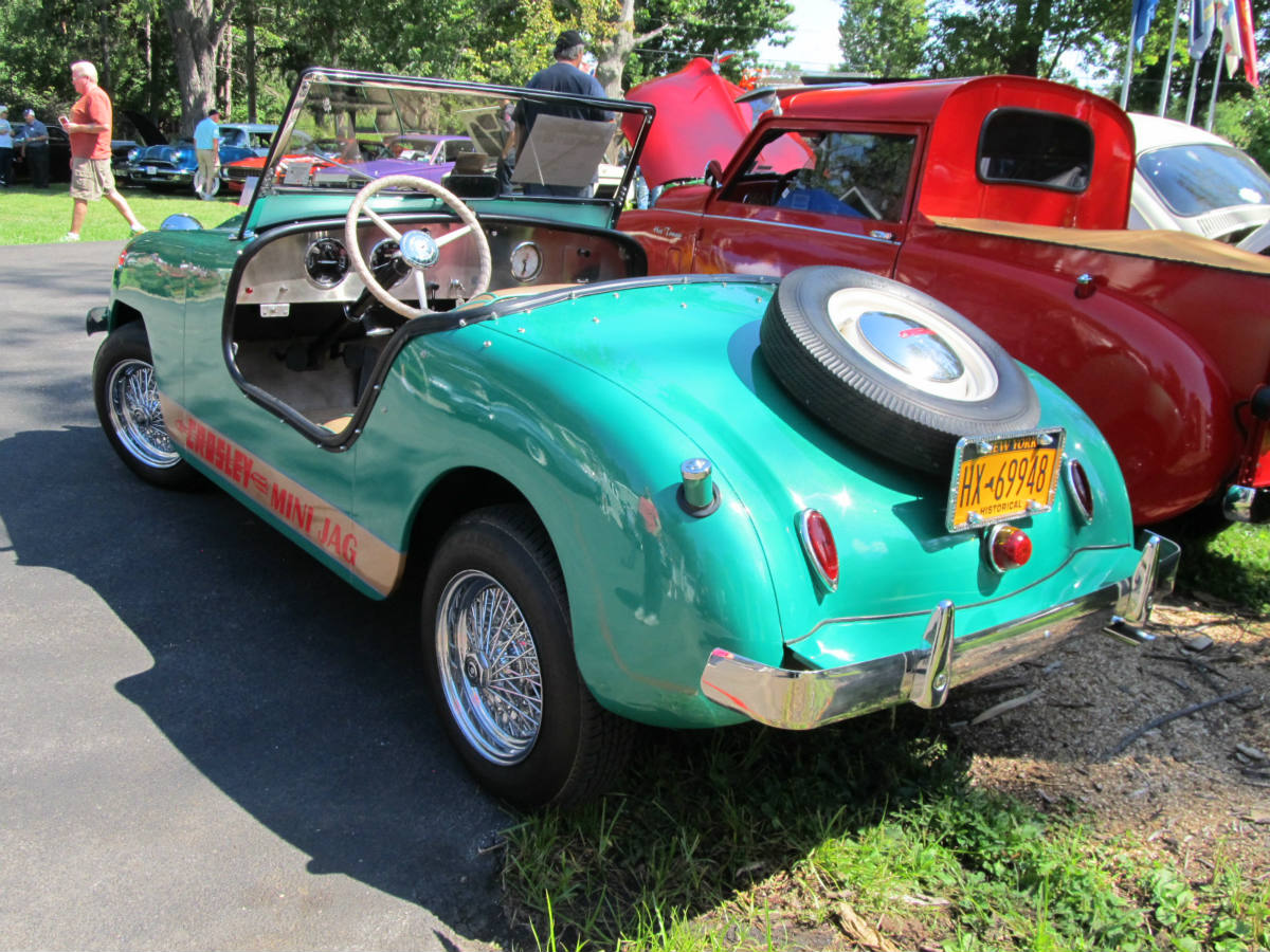 Solve 1952 Crosley Hotshot - Rear jigsaw puzzle online with 108 pieces