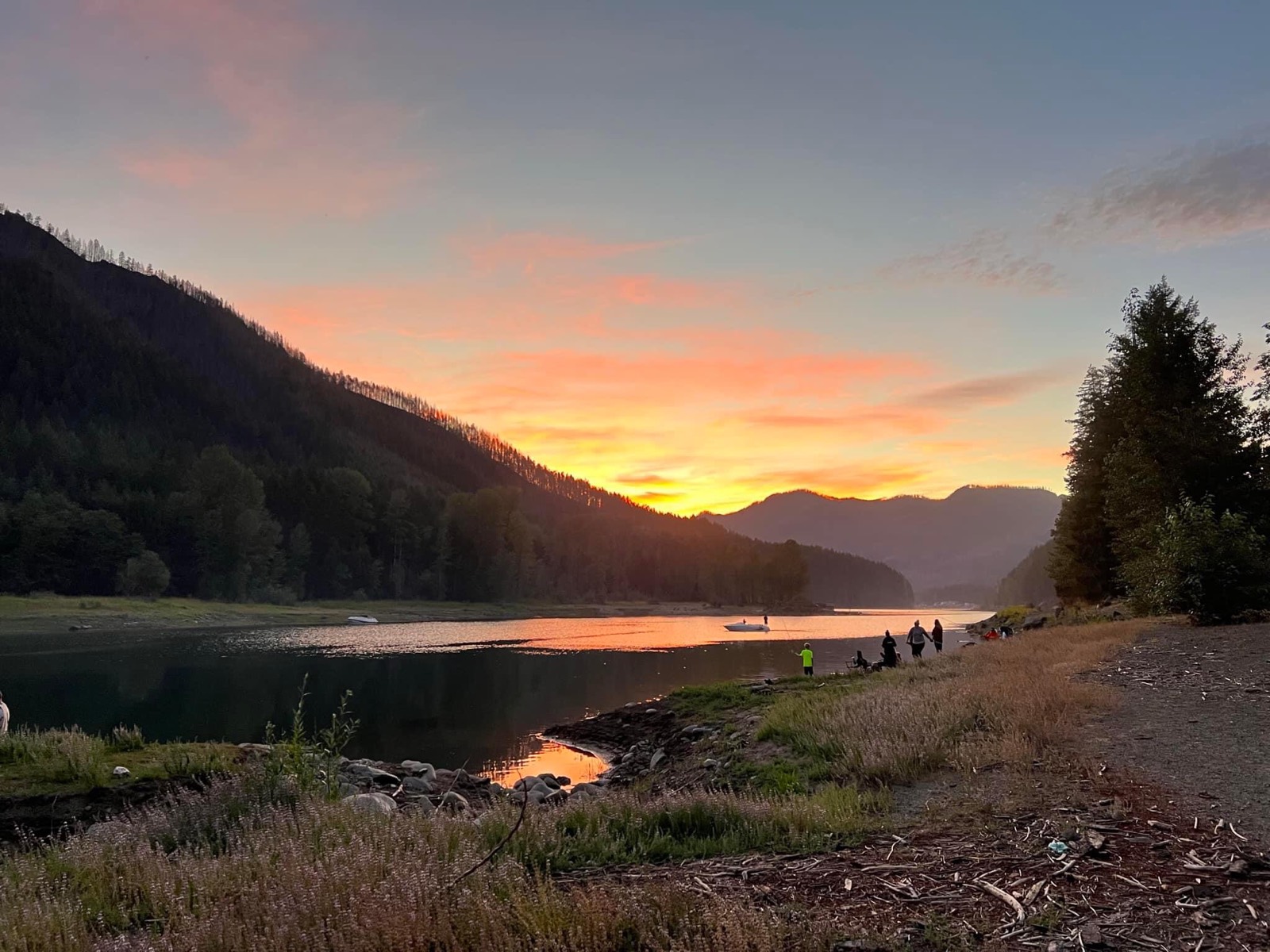 Solve Oregon Camping jigsaw puzzle online with 192 pieces