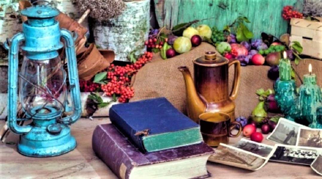 Solve "Busy 'Still' Life" jigsaw puzzle online with 153 pieces