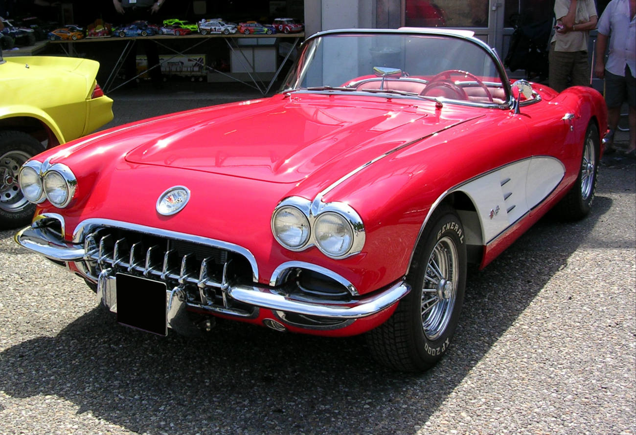 Solve late 50s Corvette jigsaw puzzle online with 117 pieces