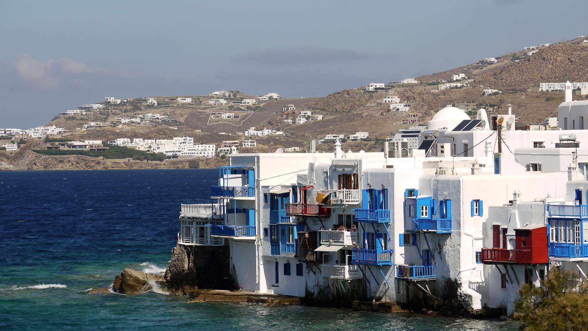 Solve On The Edge jigsaw puzzle online with 120 pieces