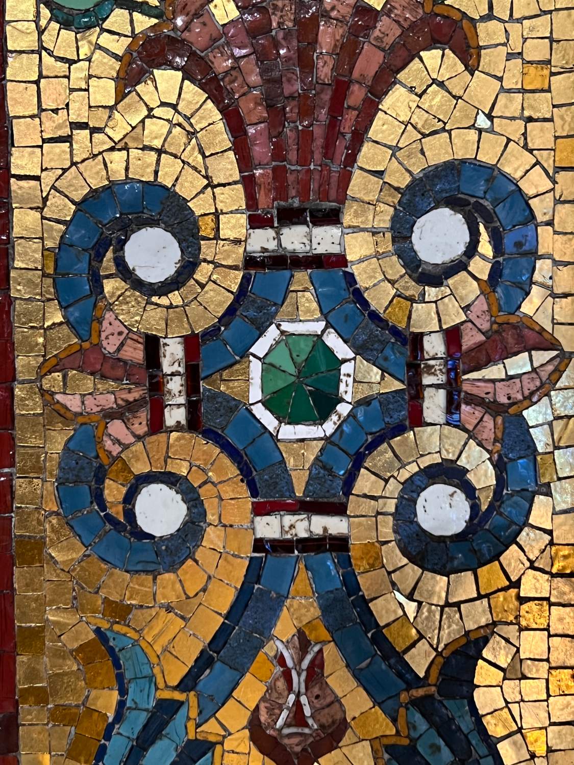 Solve Tile Mosaic jigsaw puzzle online with 300 pieces