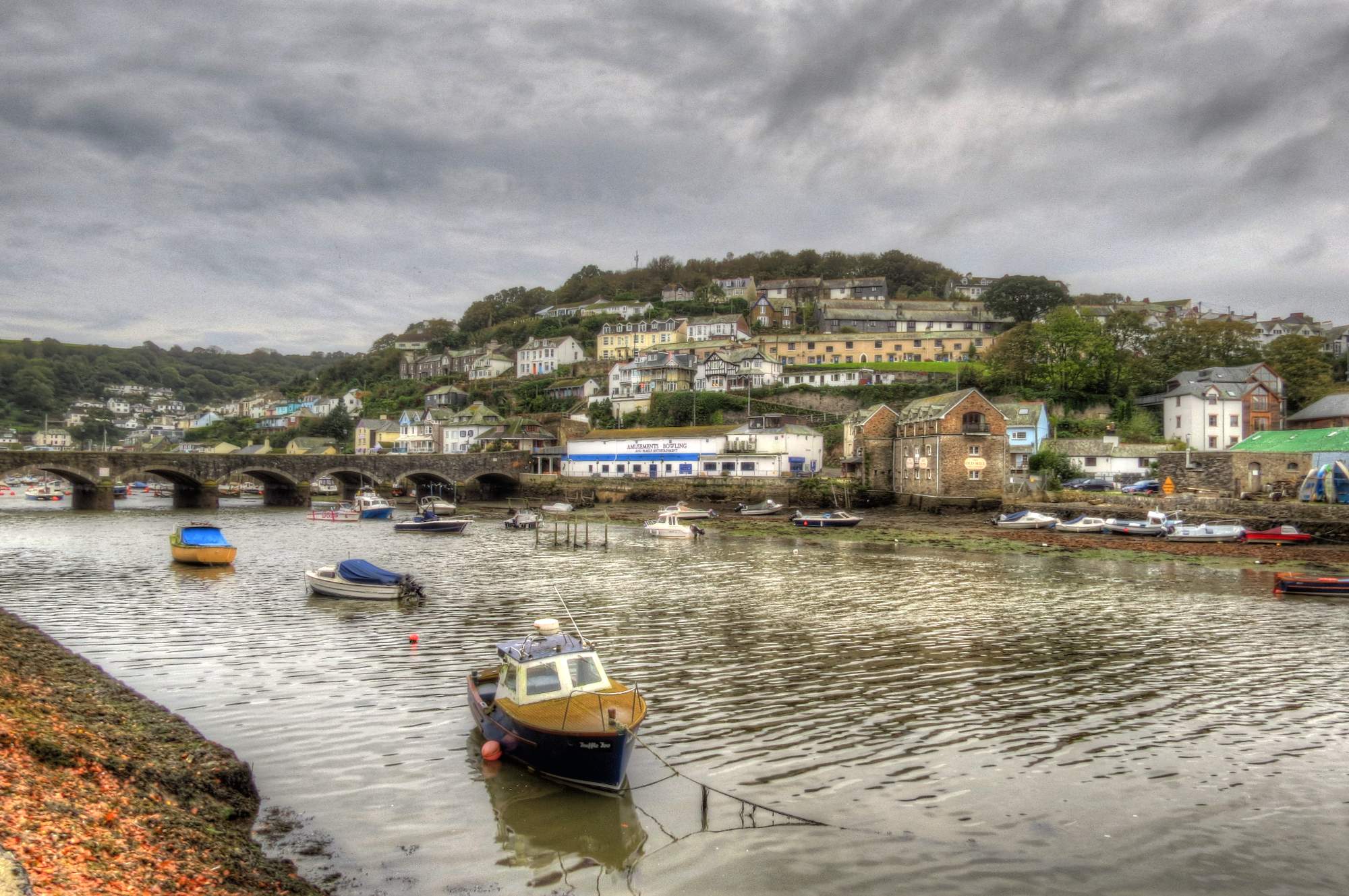 Solve Polperro, Looe jigsaw puzzle online with 176 pieces