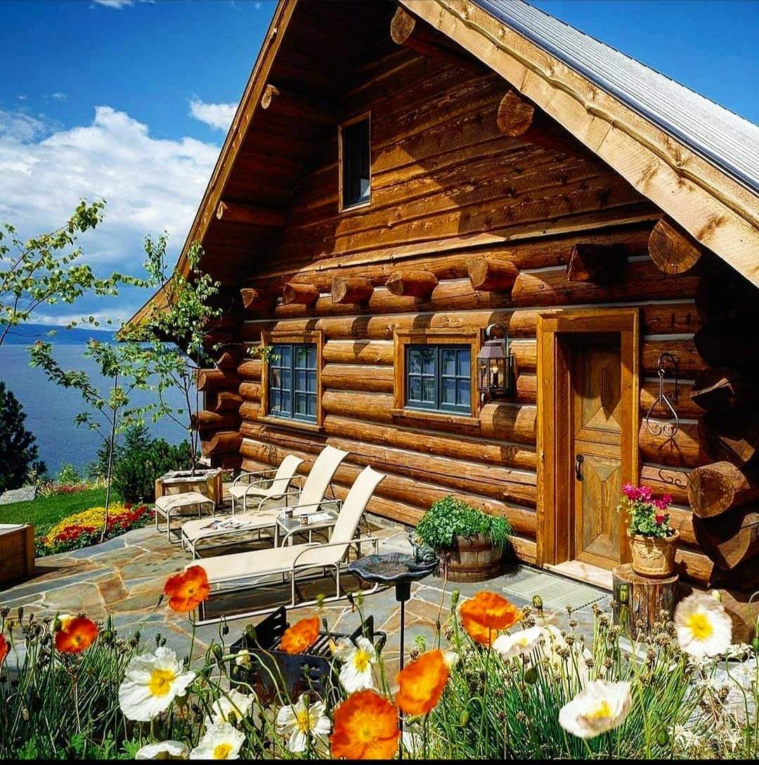 Solve Log Cabin jigsaw puzzle online with 324 pieces