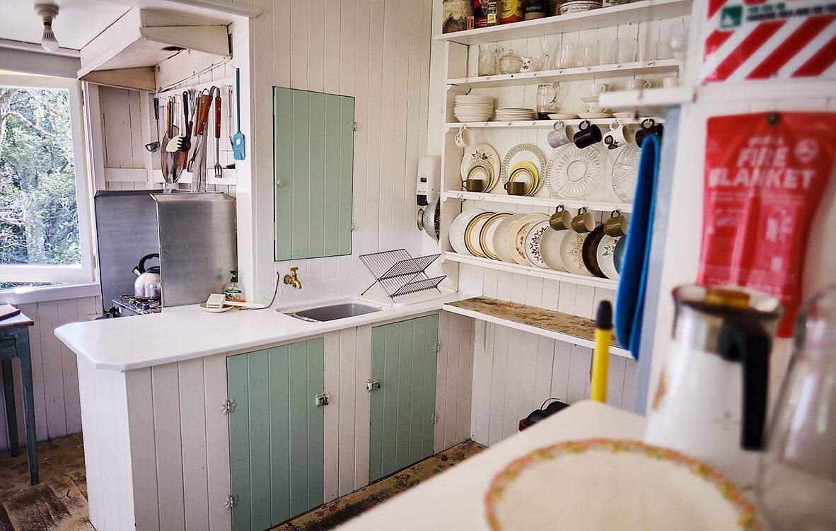 Solve Iconic Kiwi bach kitchen jigsaw puzzle online with 247 pieces