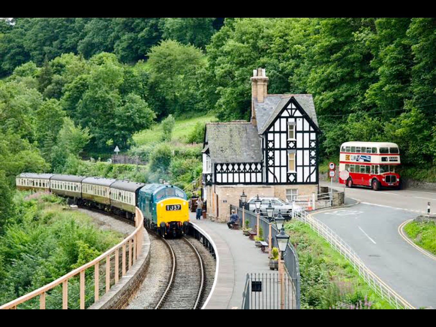 Solve Llangollen, North Wales, UK. jigsaw puzzle online with 80 pieces Solve Llangollen, North Wales, UK. jigsaw puzzle online with 80 pieces