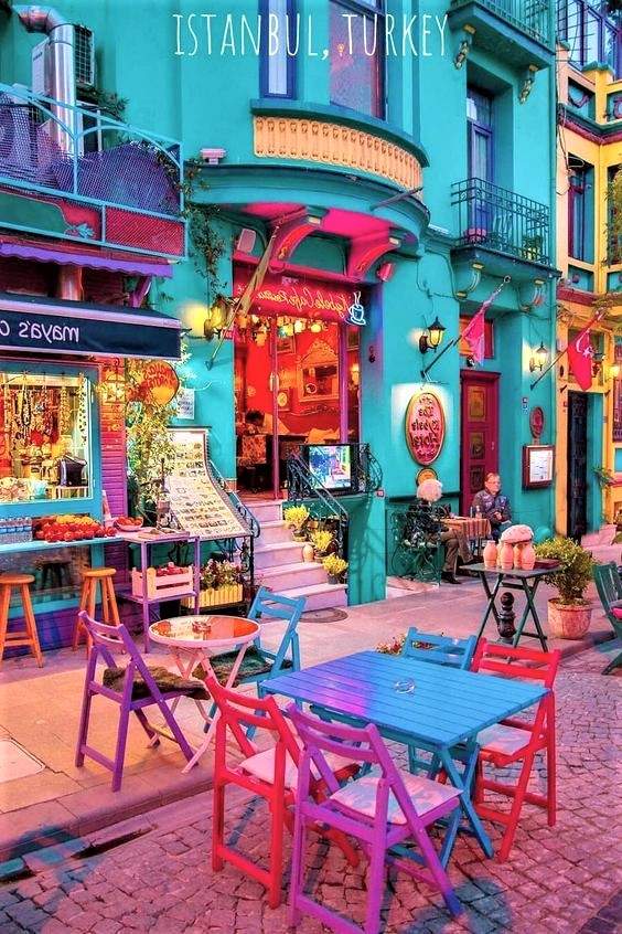 Solve FUNKY ISTANBUL NEIGHBOURHOOD, TURKEY jigsaw puzzle online with ...