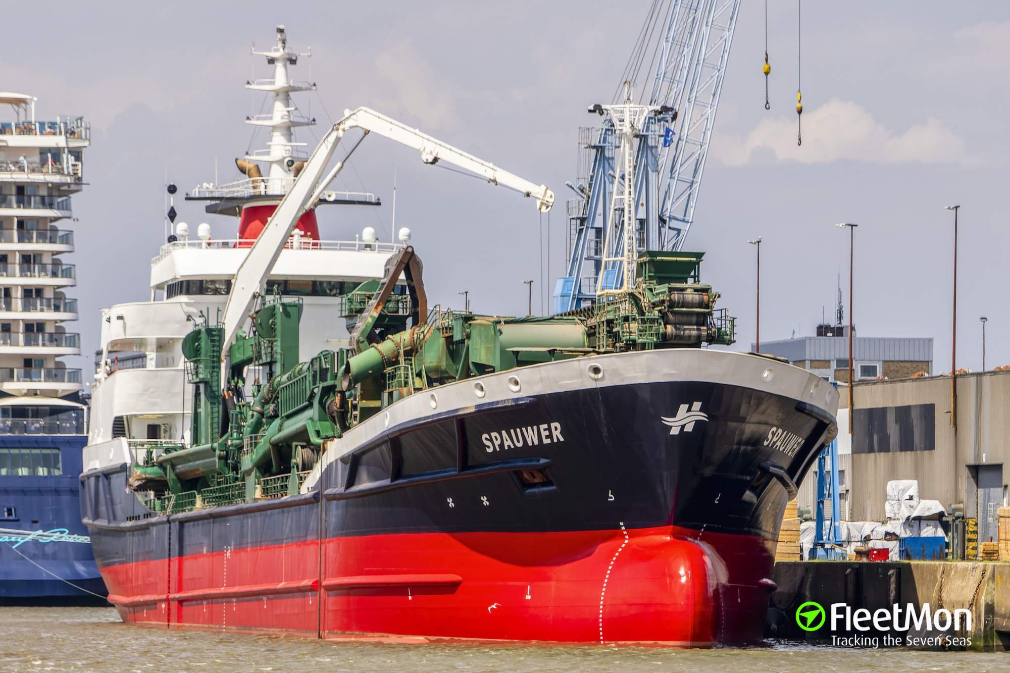 Solve schip jigsaw puzzle online with 600 pieces