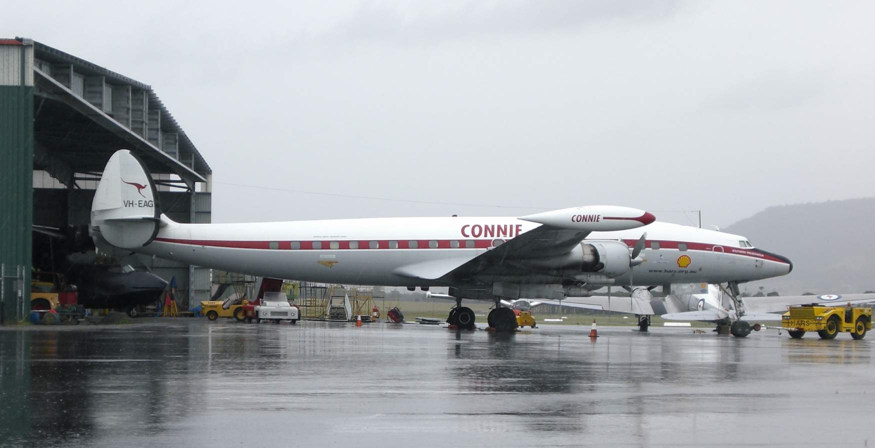 Solve Lockheed Constellation Connie jigsaw puzzle online with 98 pieces