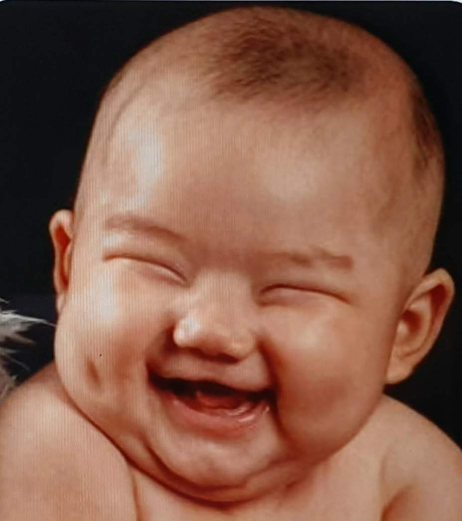 Solve HAPPINESS jigsaw puzzle online with 30 pieces