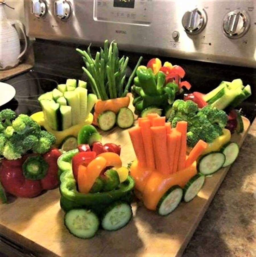 Solve Creative Veggie Tray jigsaw puzzle online with 100 pieces
