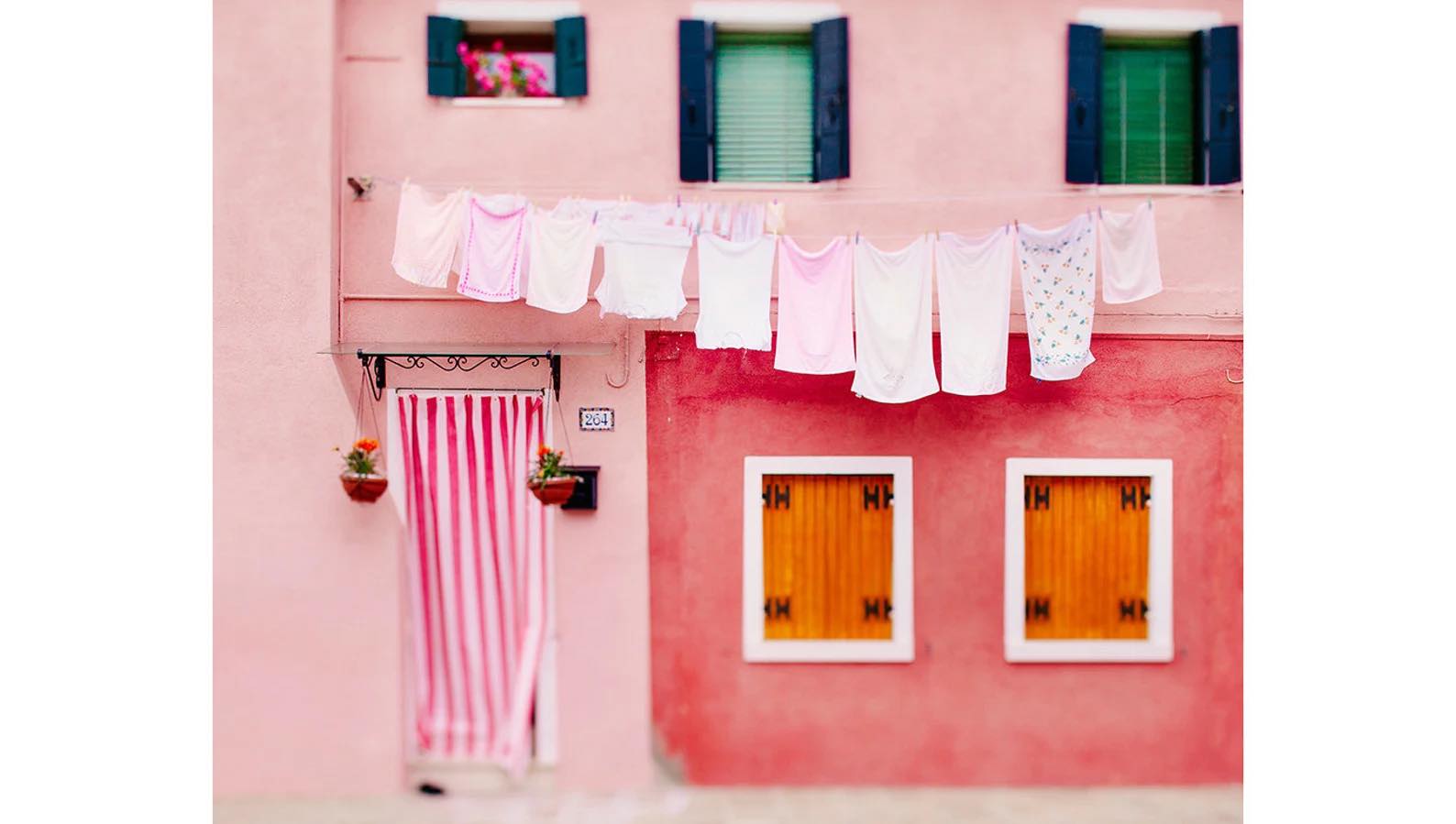 Solve Laundry jigsaw puzzle online with 91 pieces