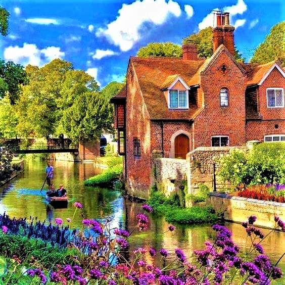 Solve England jigsaw puzzle online with 64 pieces