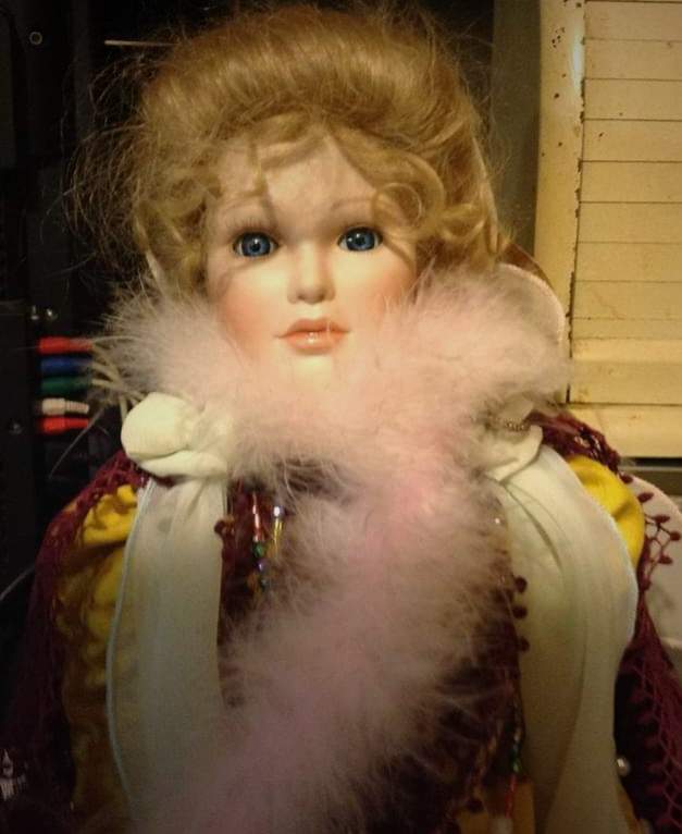 Solve Doll jigsaw puzzle online with 30 pieces