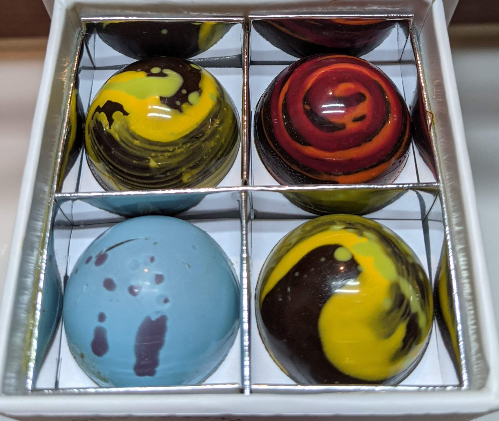 Solve chocolates jigsaw puzzle online with 168 pieces