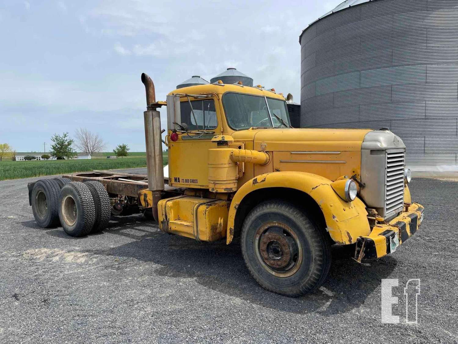 Solve 1960 diamond t 197 jigsaw puzzle online with 99 pieces