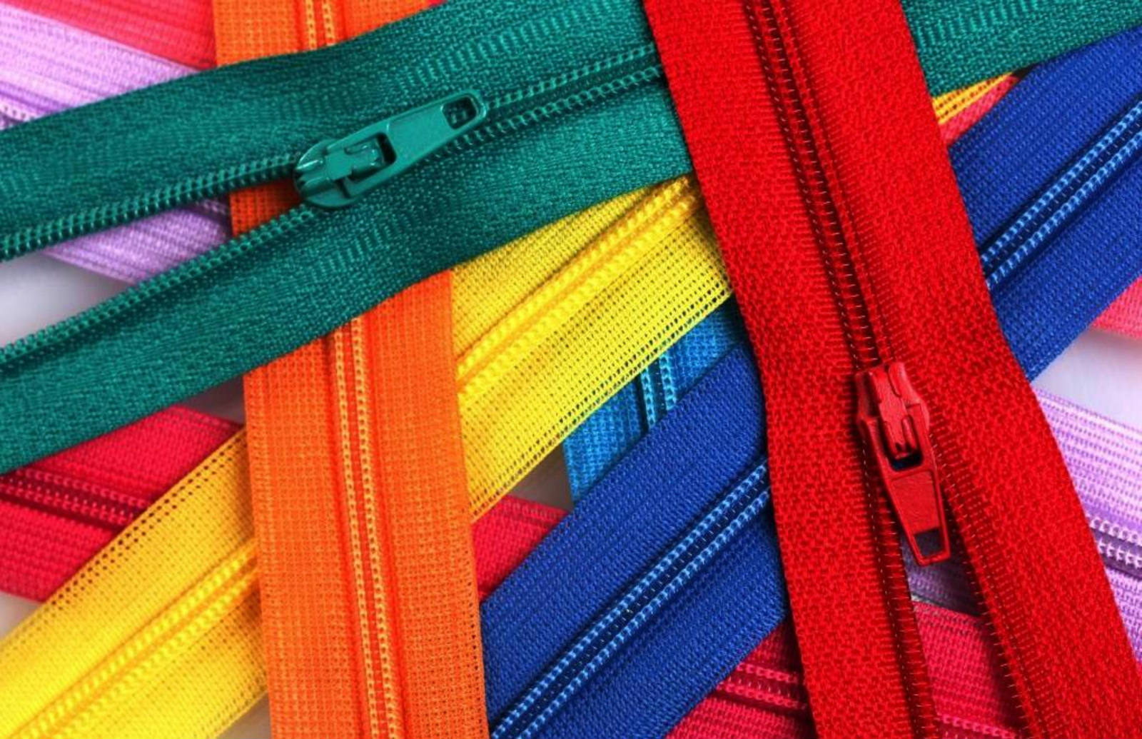 Solve colorful zip jigsaw puzzle online with 459 pieces