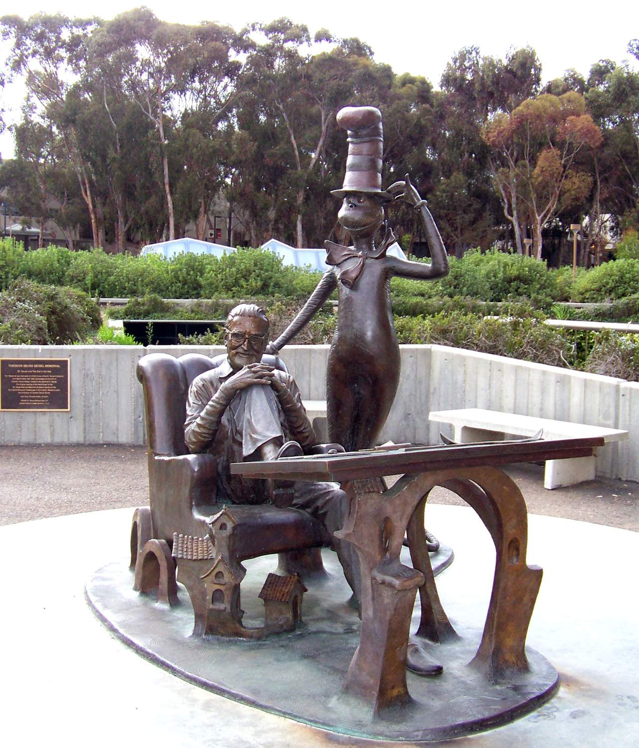Solve UCSD - Dr Seuss Statue jigsaw puzzle online with 143 pieces