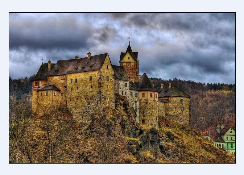 Solve Hrad Loket_1 jigsaw puzzle online with 24 pieces