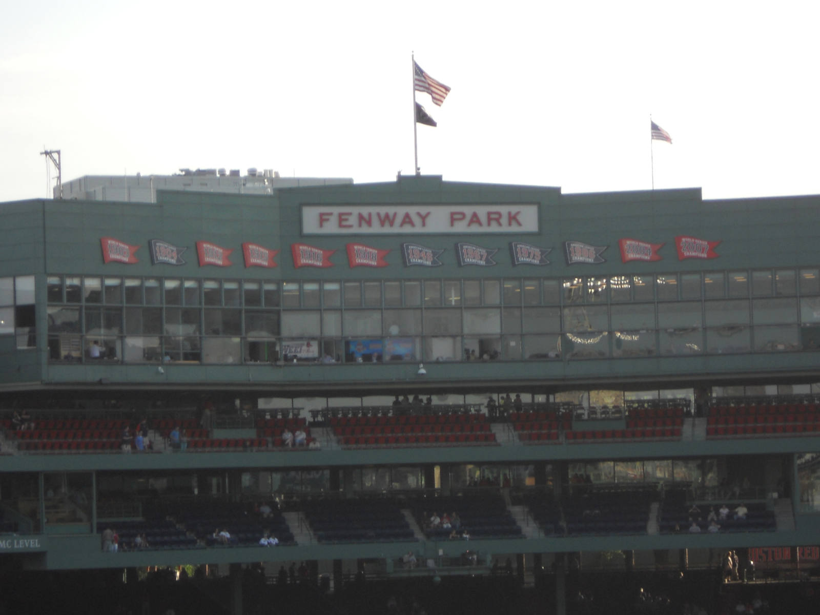 Solve Fenway Park jigsaw puzzle online with 432 pieces