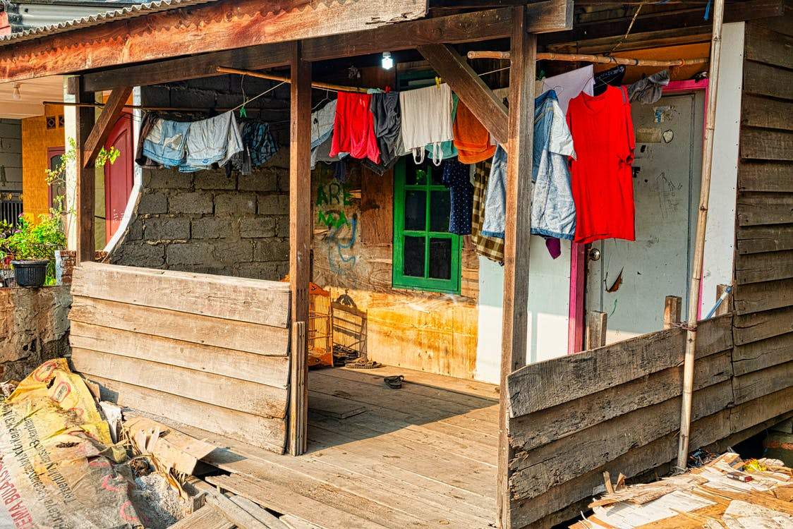 Solve Laundry Day jigsaw puzzle online with 77 pieces