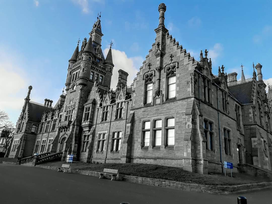 Solve Morgan Academy,Dundee, jigsaw puzzle online with 154 pieces