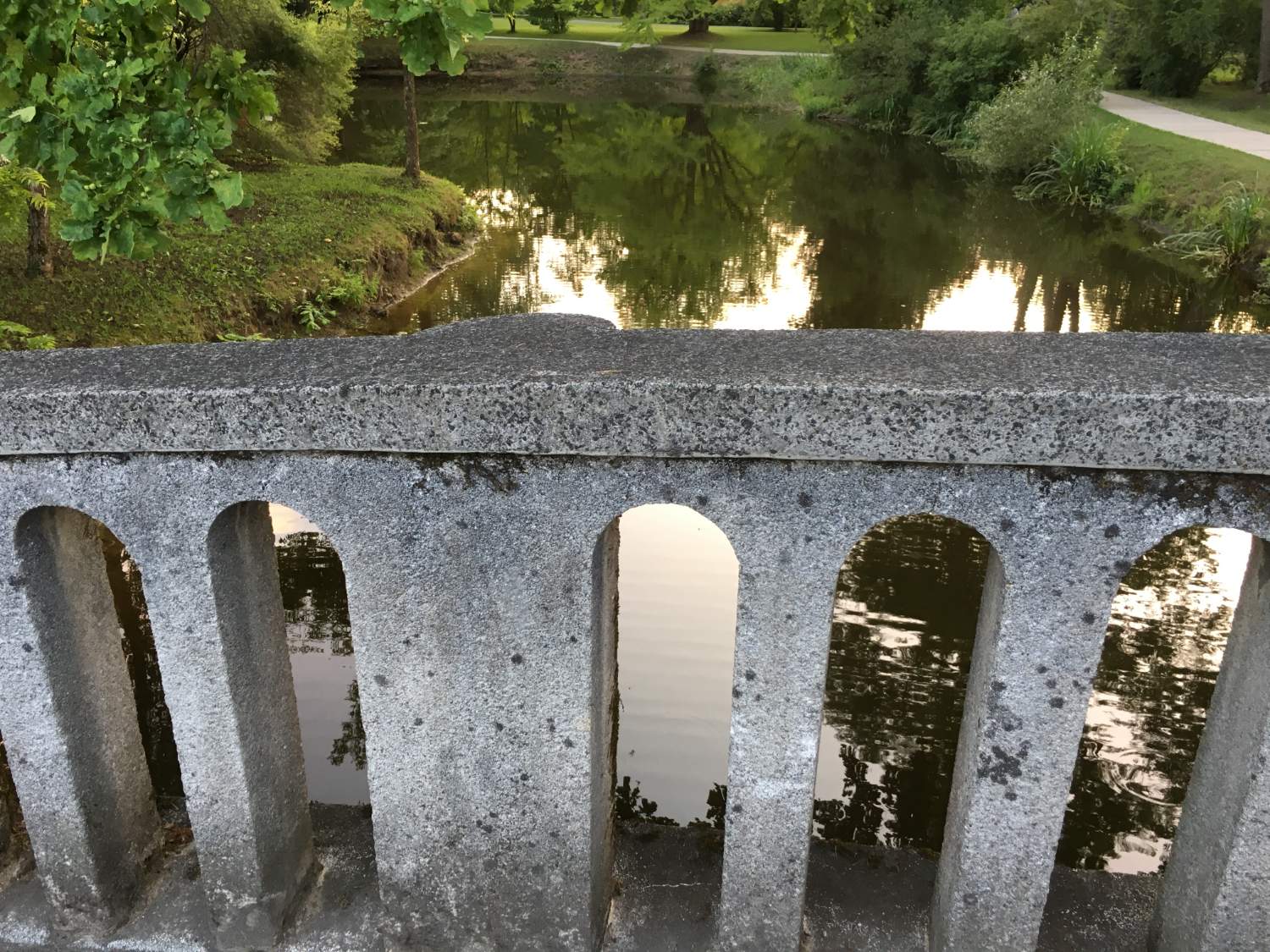 Solve On a bridge jigsaw puzzle online with 108 pieces