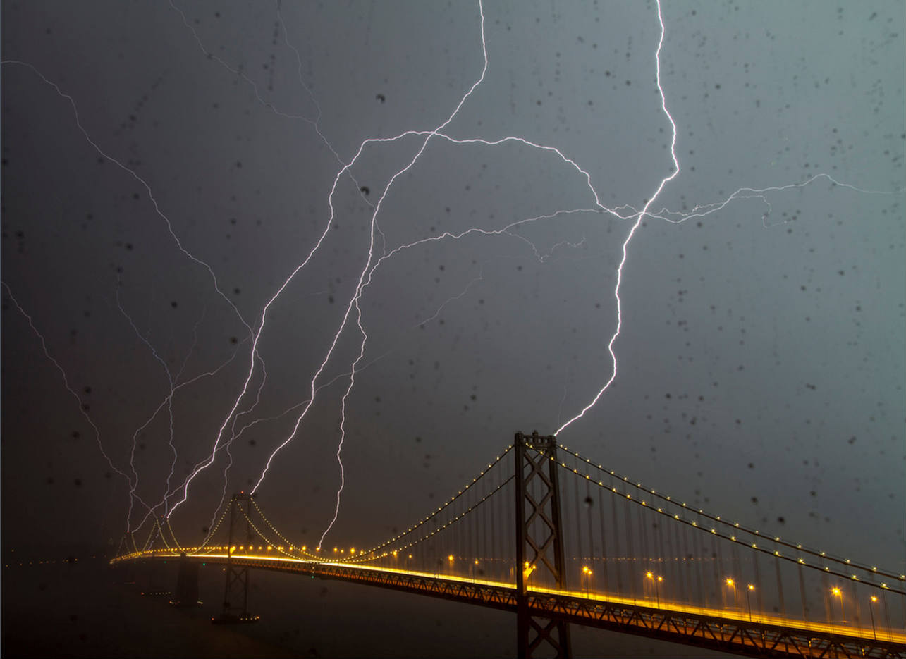 Solve Lightning Strikes Bay Bridge jigsaw puzzle online with 204 pieces