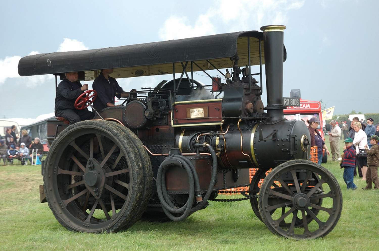 Solve Monty-02 jigsaw puzzle online with 117 pieces