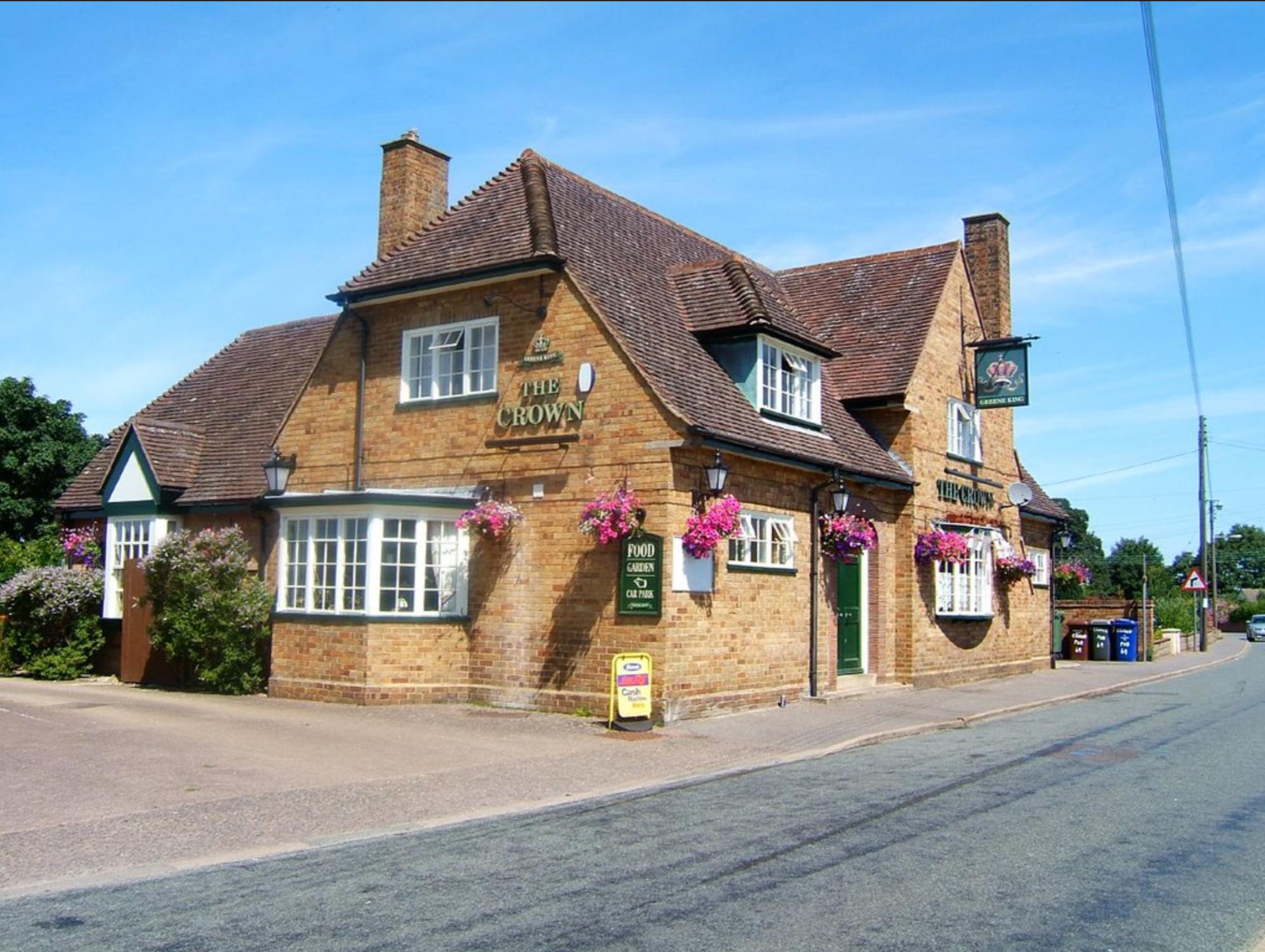 Solve The Crown. Brandon. Suffolk. jigsaw puzzle online with 374 pieces