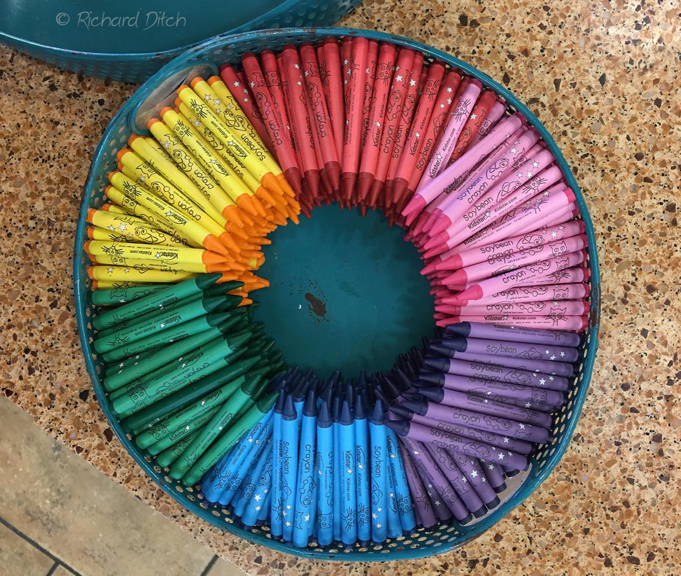 Solve Crayons jigsaw puzzle online with 80 pieces