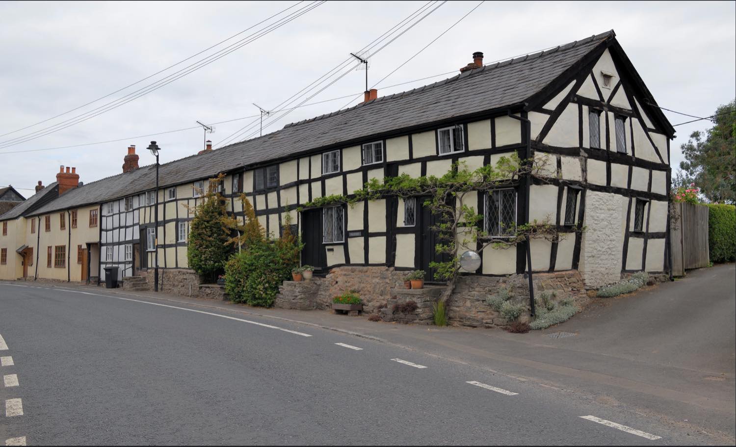 Solve Pembridge Village. Herefordshire East. jigsaw puzzle online with ...