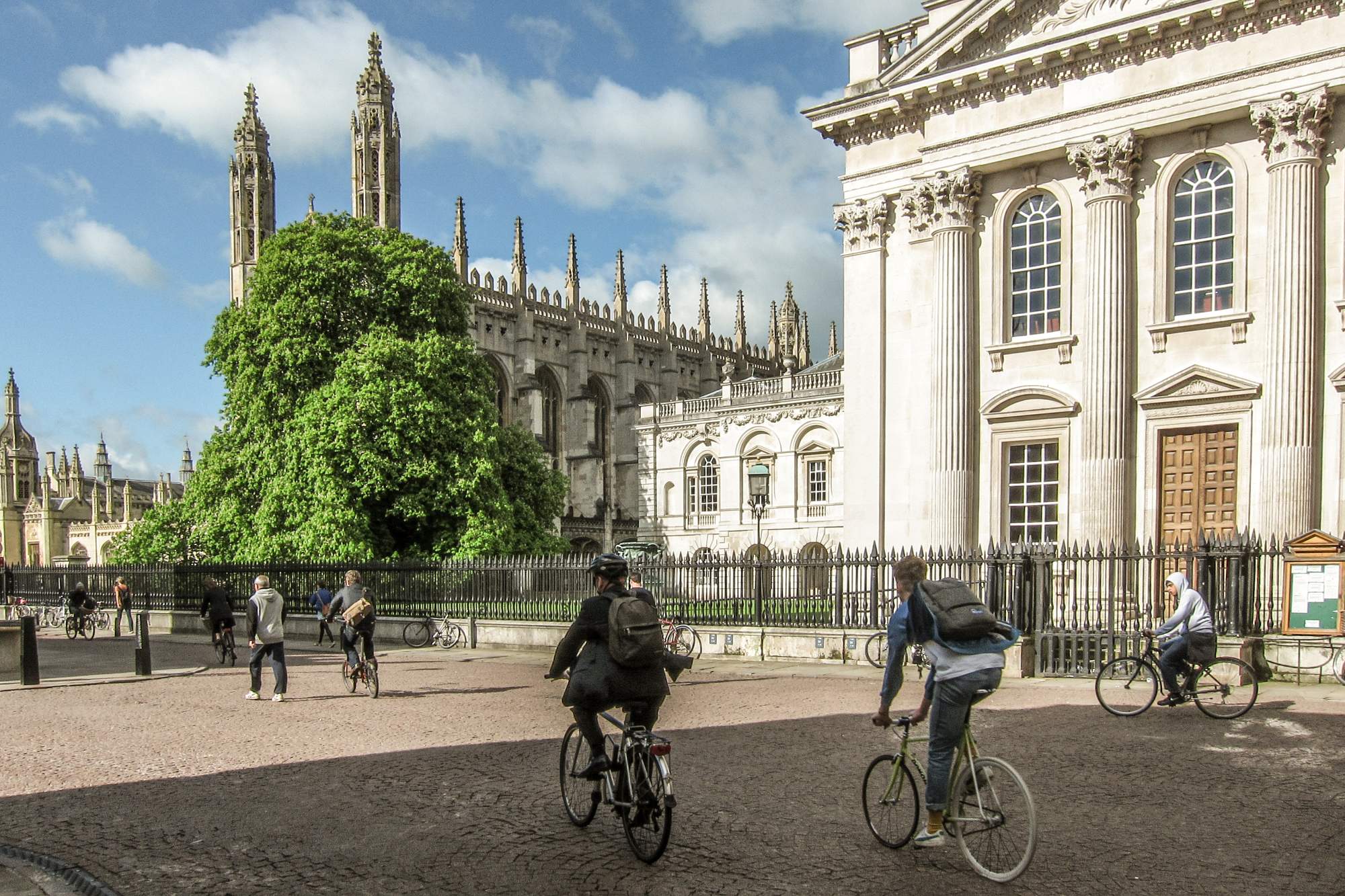 Solve Cambridge, UK jigsaw puzzle online with 368 pieces