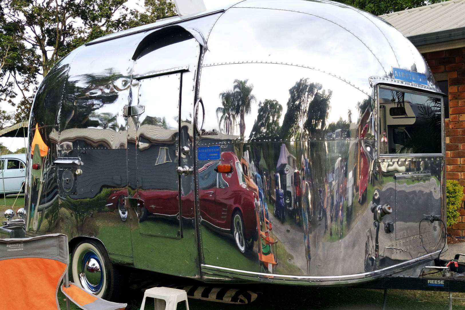 Solve Airstream Silver Bullet Caravan jigsaw puzzle online with 117 pieces