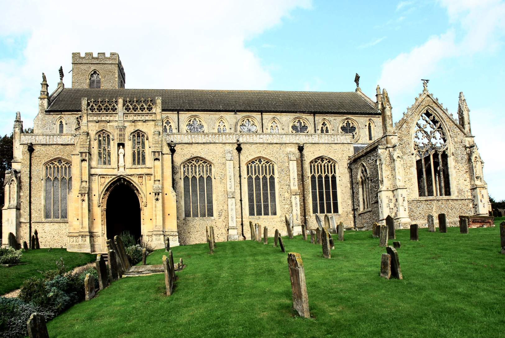 Solve CLEY CHURCH NORFOLK 99 jigsaw puzzle online with 117 pieces