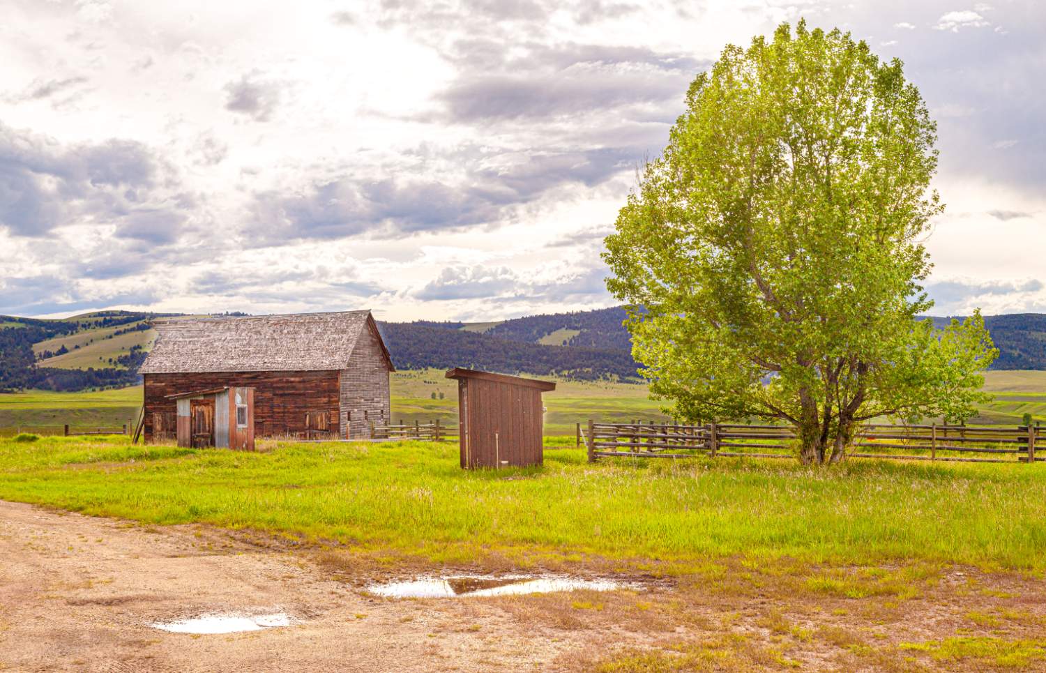 Solve ANOTHER MONTANA RANCH jigsaw puzzle online with 96 pieces