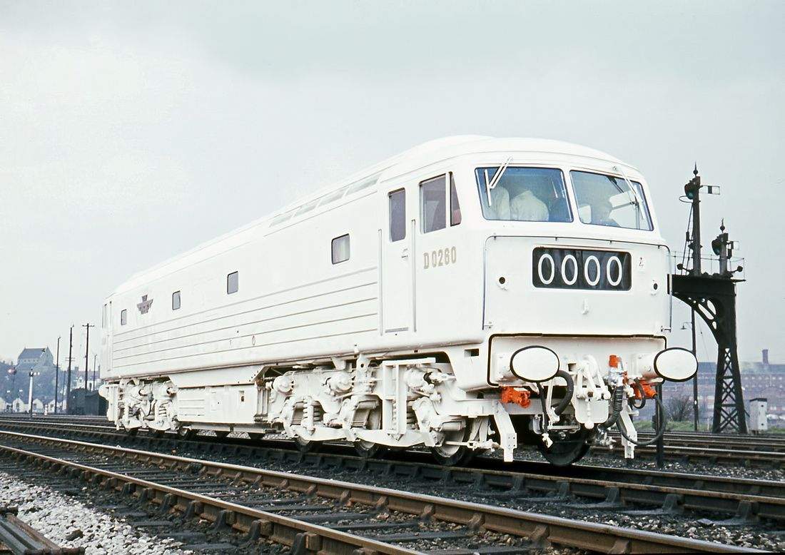 Jigsaw Puzzle | BR BRCW D0260 Lion on a test run at Shrewsbury in April ...