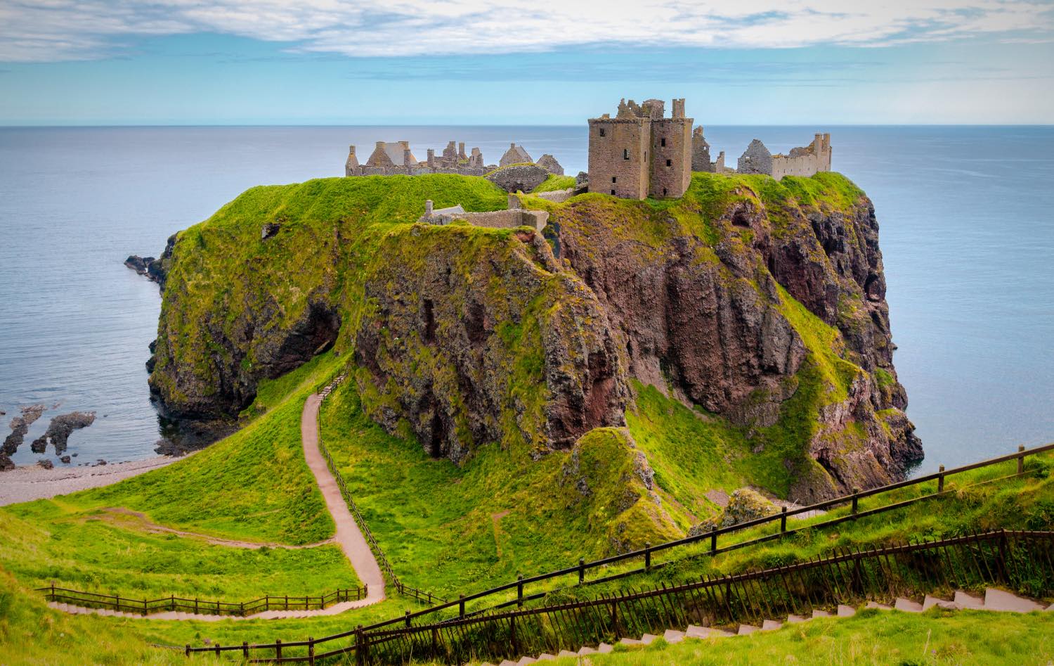 Solve Dunnottar Castle, Scotland jigsaw puzzle online with 77 pieces