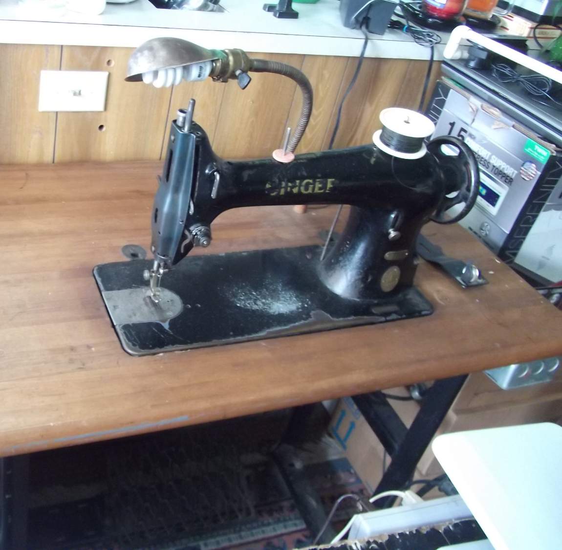 Solve 1907 Singer 31-20 Industrial jigsaw puzzle online with 36 pieces