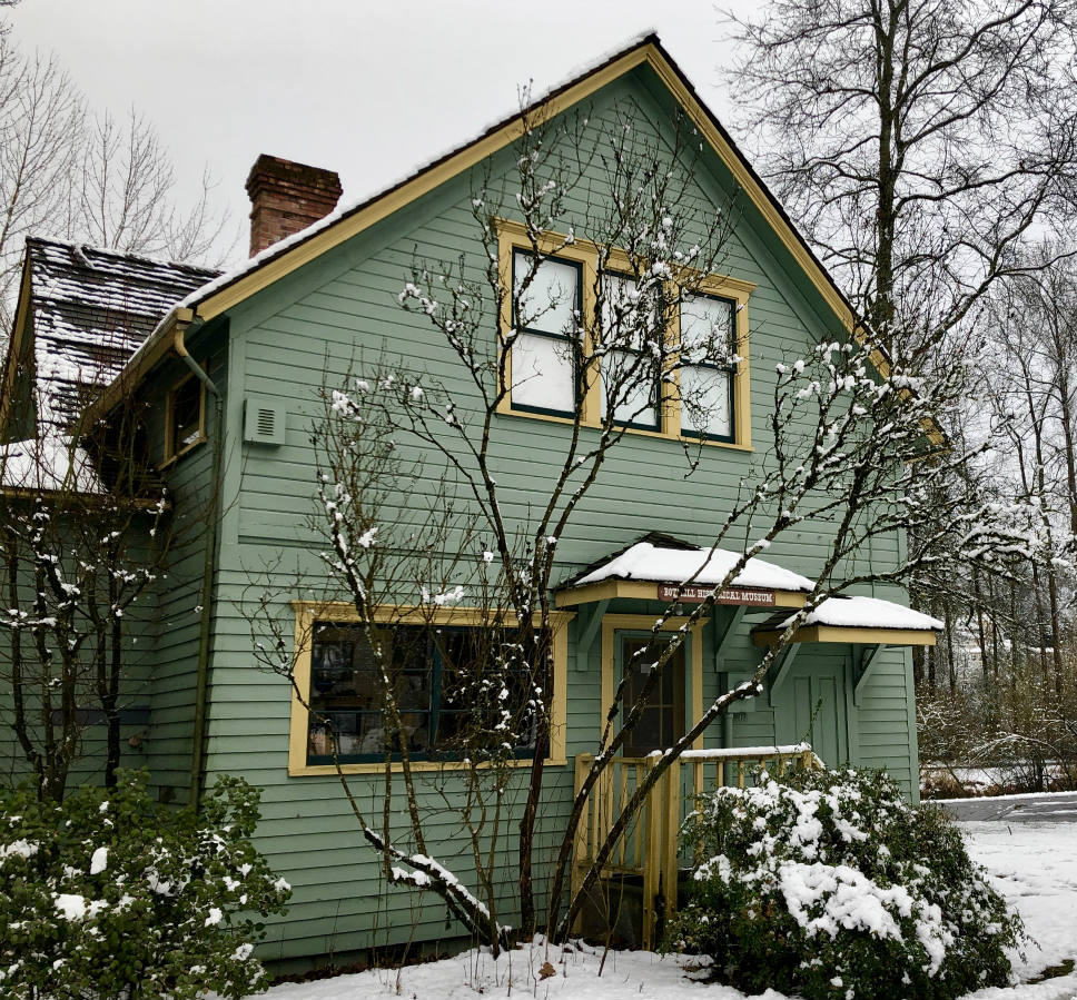 Solve Historic house in Bothell WA dusted in snow jigsaw puzzle online ...