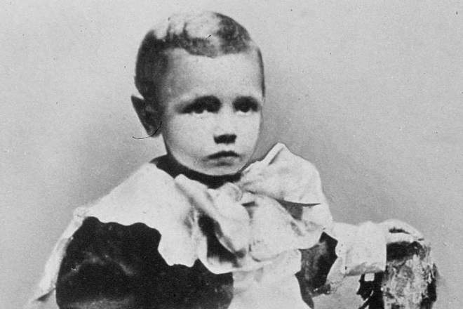 Solve WHO AM I jigsaw puzzle online with 40 pieces