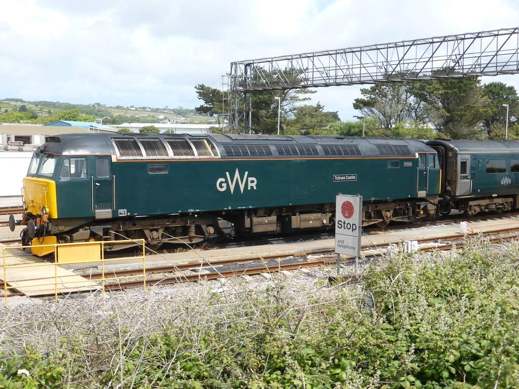 Solve BR Brush Type 4 57605 Totnes Castle. jigsaw puzzle online with 70 ...