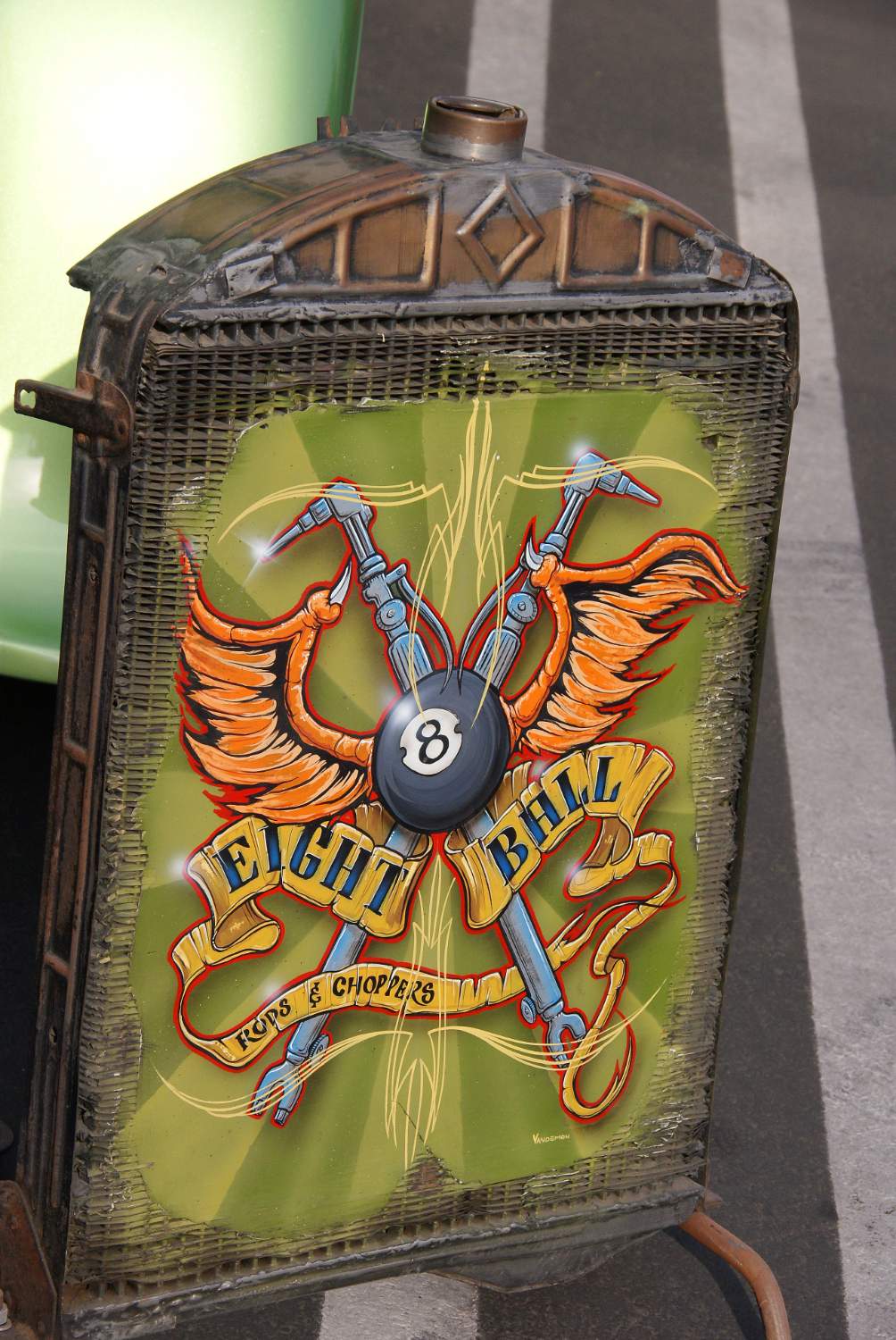 Solve Custom Art on Radiator jigsaw puzzle online with 150 pieces